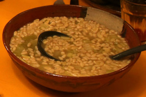 Apicius recipe : Roast with pine nut sauce - In Aciem